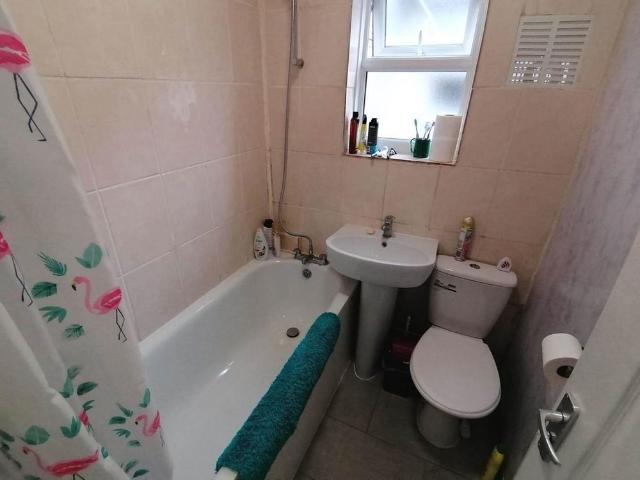 1 bedroom in a house share to rent