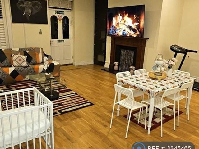 1 bedroom in a house share to rent