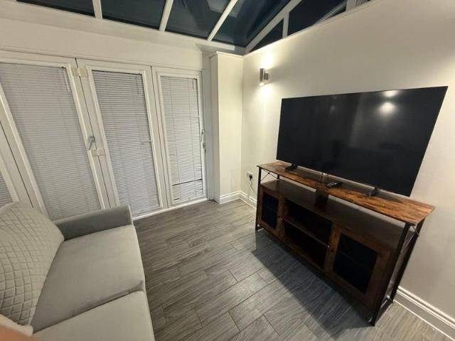 1 bedroom in a house share to rent