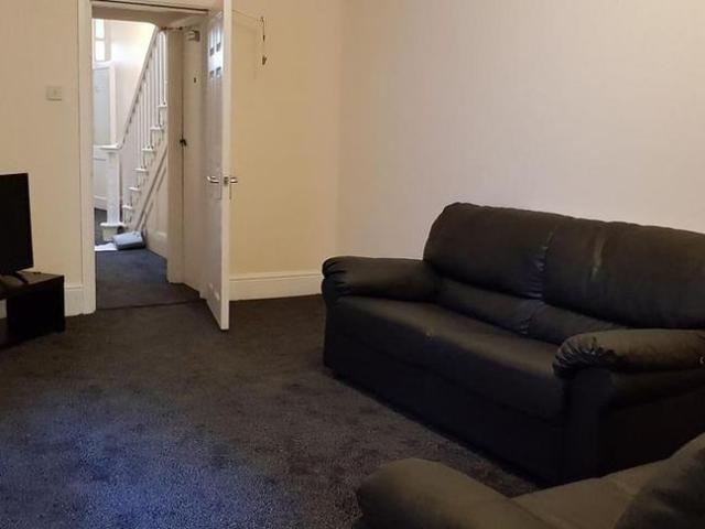 1 bedroom in a house share to rent