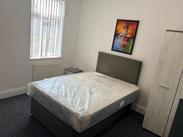 1 bedroom in a house share to rent