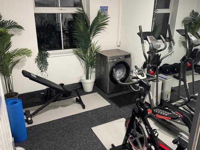 1 bedroom in a house share to rent