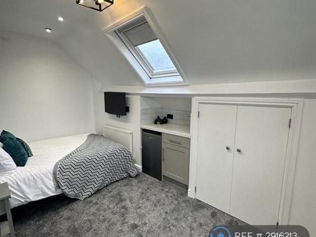 1 bedroom in a house share to rent