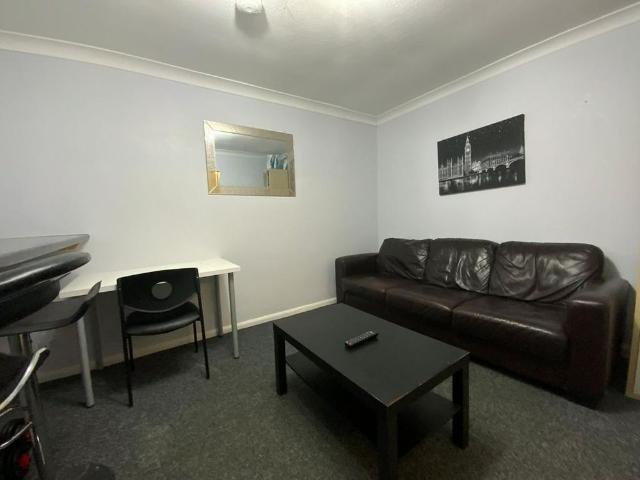 1 bedroom in a house share to rent