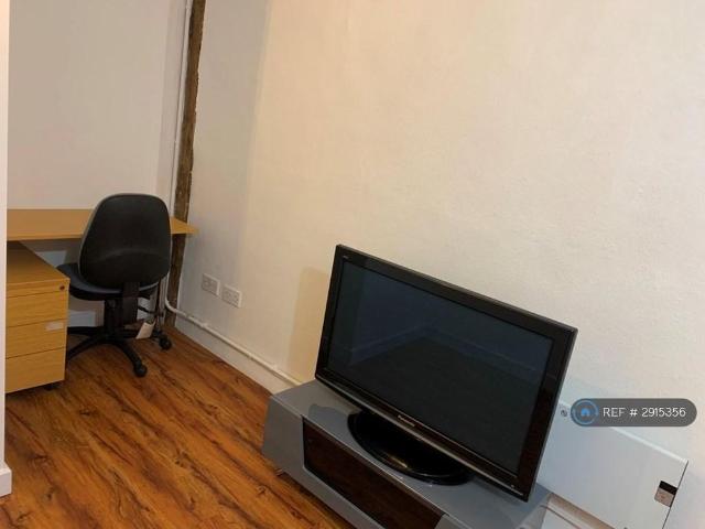 1 bedroom in a house share to rent