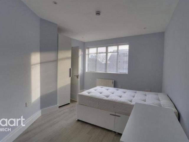 1 bedroom in a house share to rent
