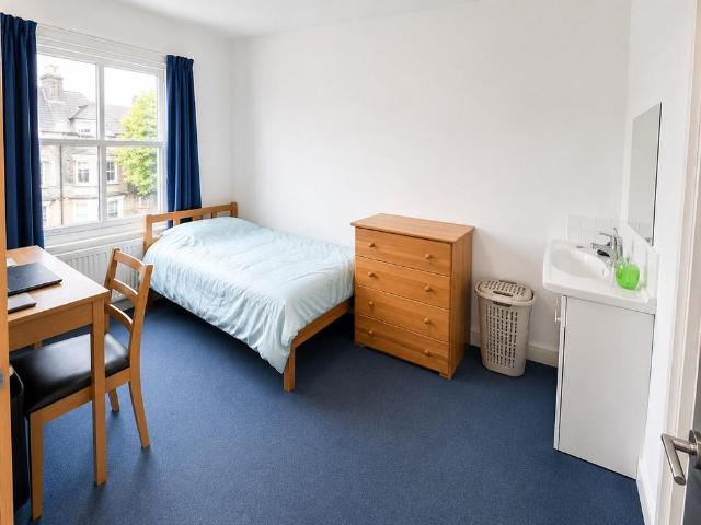 1 bedroom in a house share to rent