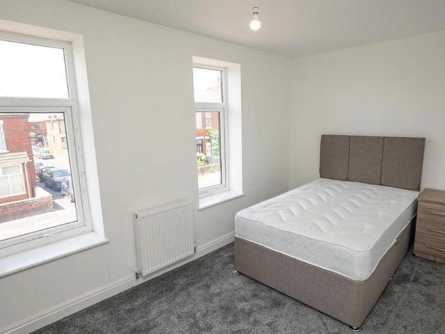 1 bedroom in a house share to rent