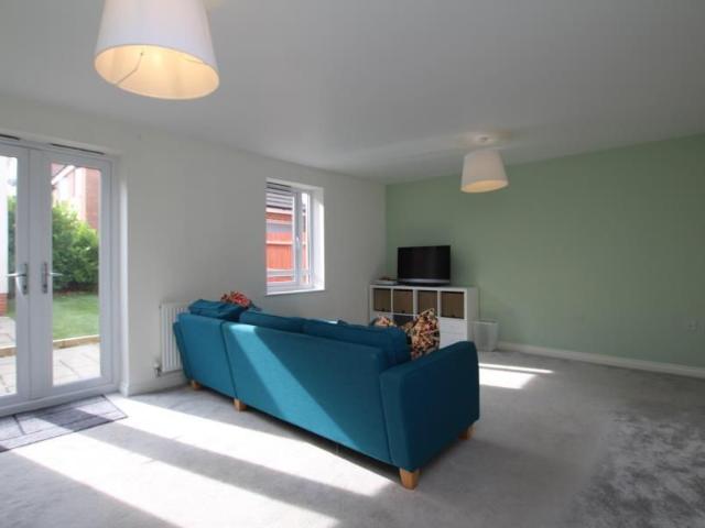1 bedroom in a house share to rent