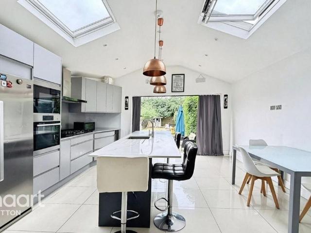 1 bedroom in a house share to rent