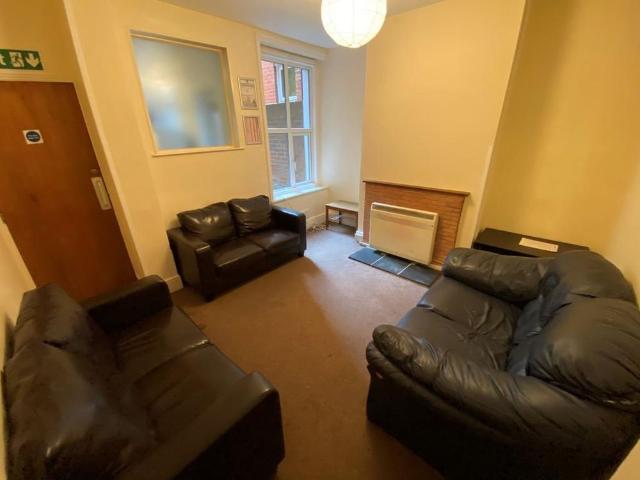 1 bedroom in a house share to rent