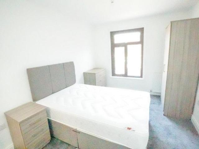 1 bedroom in a house share to rent