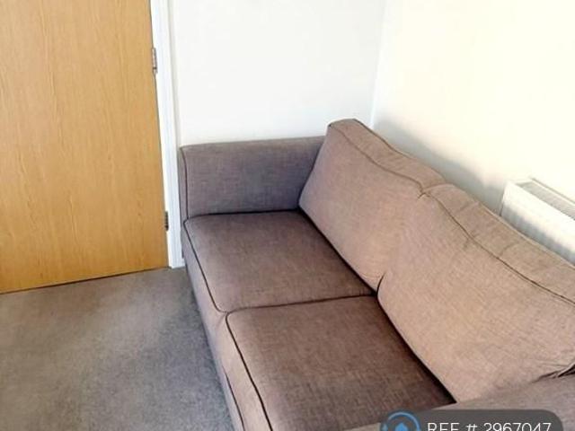 1 bedroom in a house share to rent