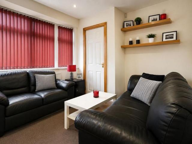 1 bedroom in a house share to rent