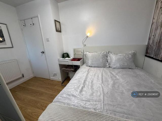 1 bedroom in a house share to rent