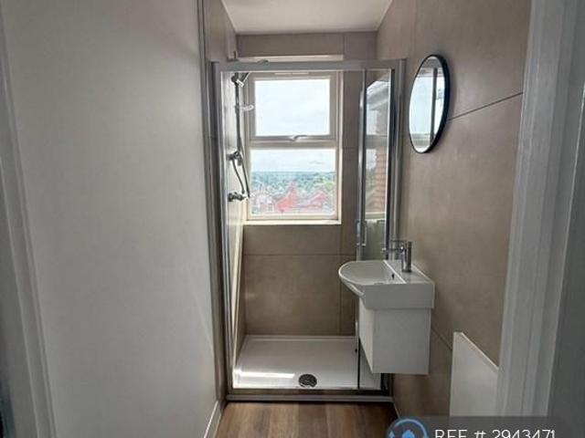 1 bedroom in a house share to rent
