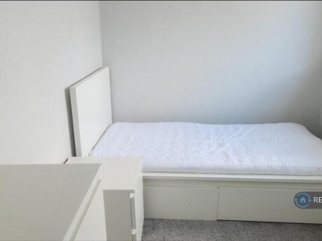 1 bedroom in a house share to rent