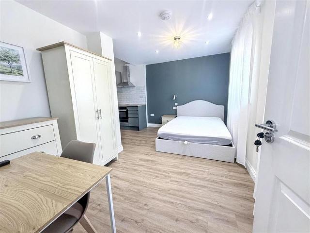 1 bedroom in a house share to rent