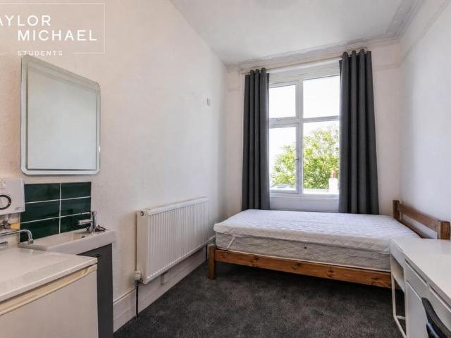 1 bedroom in a house share to rent