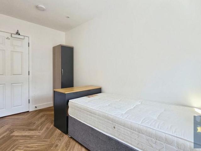 1 bedroom in a house share to rent