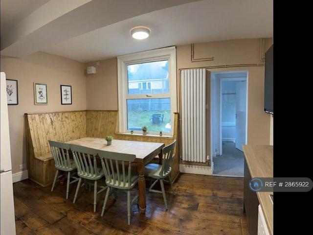 1 bedroom in a house share to rent