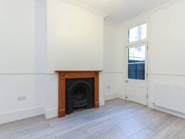 1 bedroom in a house share to rent