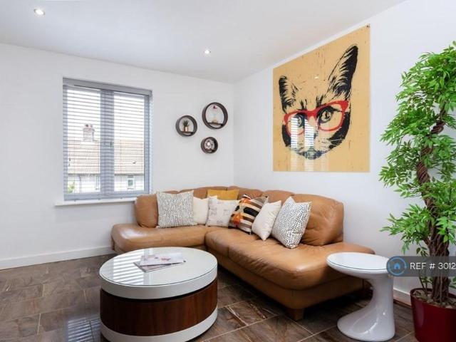 1 bedroom in a house share to rent