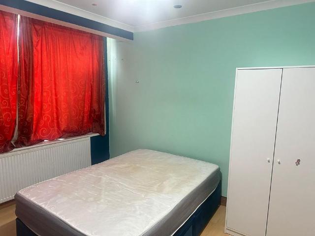 1 bedroom in a house share to rent