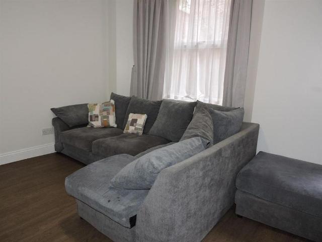 1 bedroom in a house share to rent