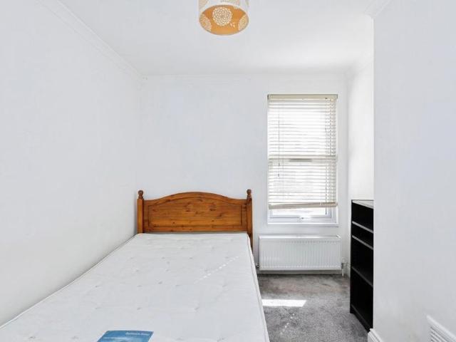 1 bedroom in a house share to rent