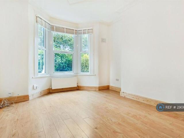 1 bedroom in a house share to rent