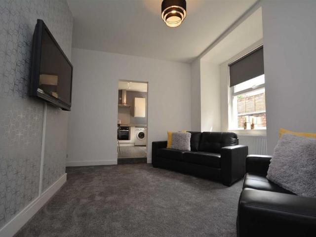 1 bedroom in a house share to rent