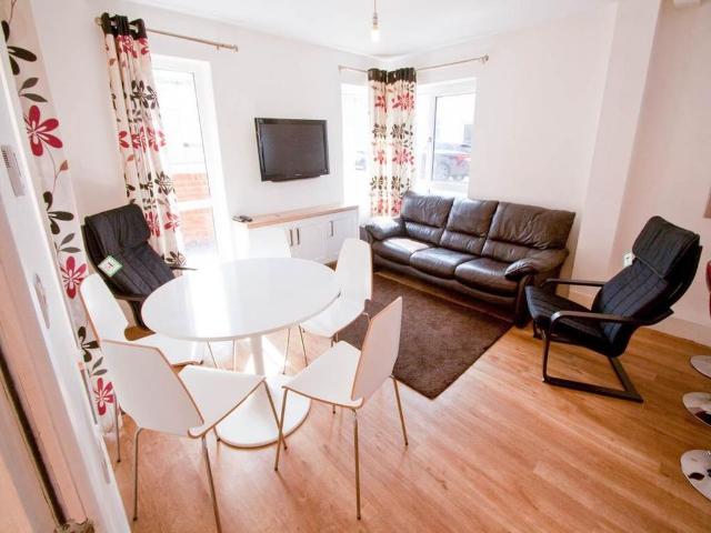 1 bedroom in a house share to rent