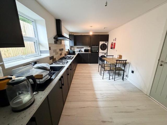 1 bedroom in a house share to rent