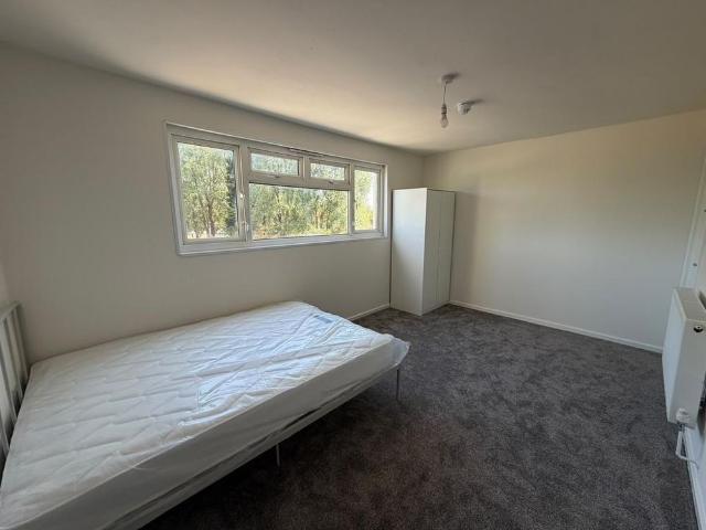 1 bedroom in a house share to rent