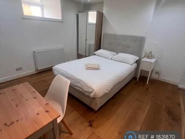 1 bedroom in a house share to rent