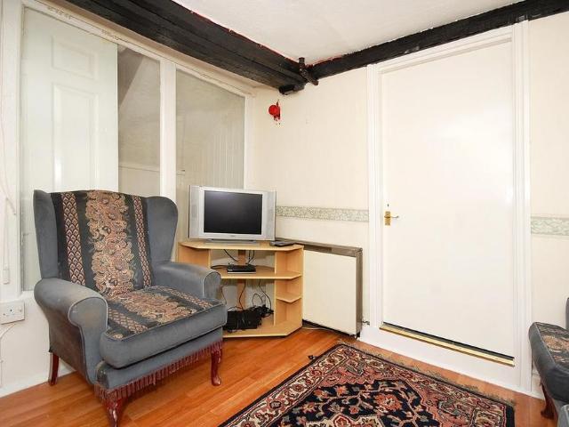 1 bedroom in a house share to rent