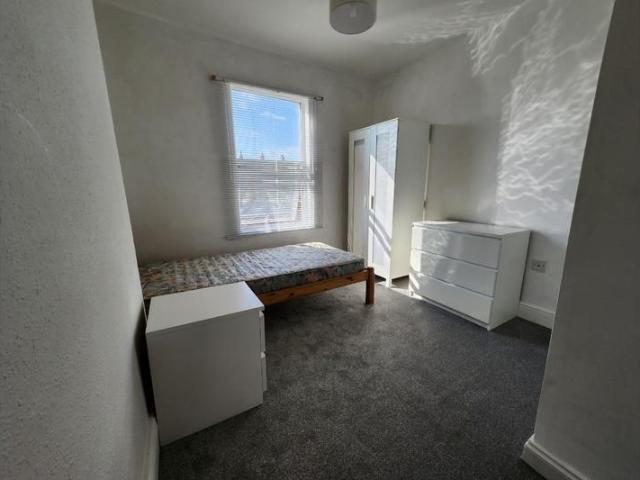 1 bedroom in a house share to rent