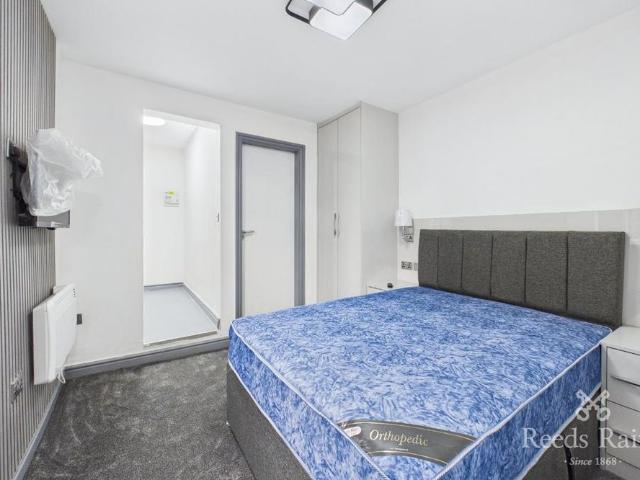 1 bedroom in a house share to rent