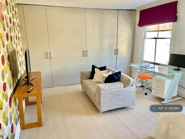 1 bedroom in a house share to rent