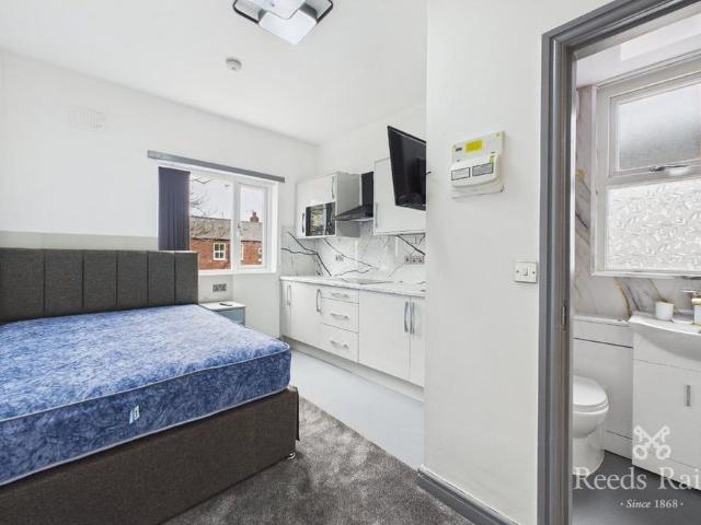 1 bedroom in a house share to rent