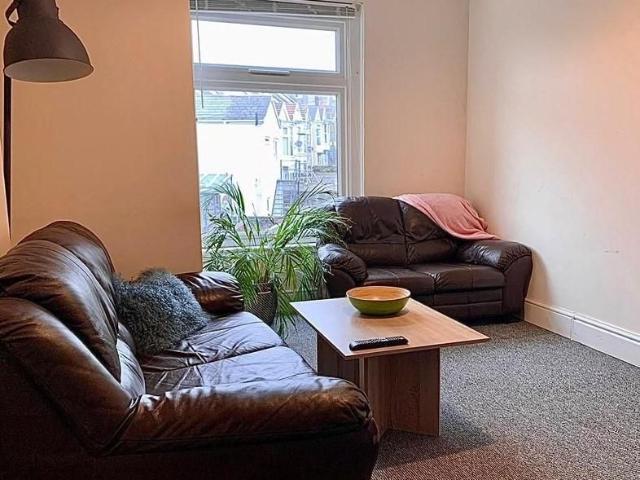 1 bedroom in a house share to rent