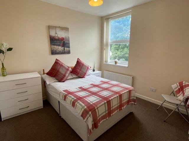1 bedroom in a house share to rent