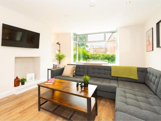 1 bedroom in a house share to rent
