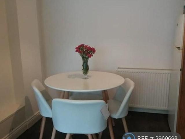 1 bedroom in a house share to rent