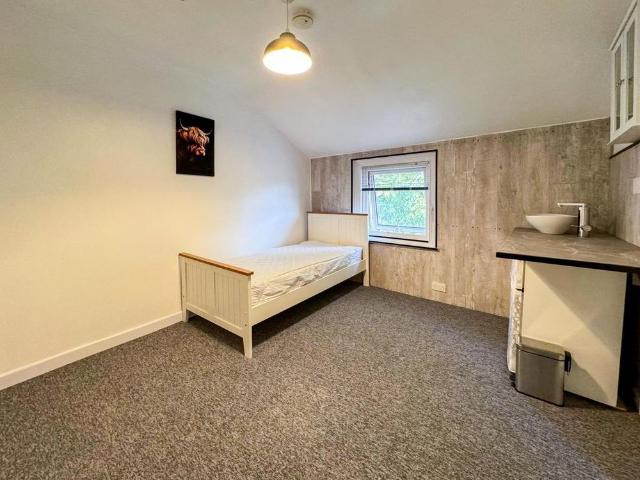 1 bedroom in a house share to rent