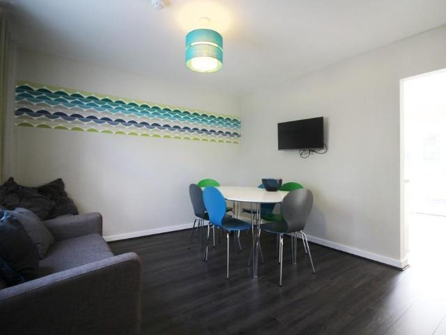 1 bedroom in a house share to rent