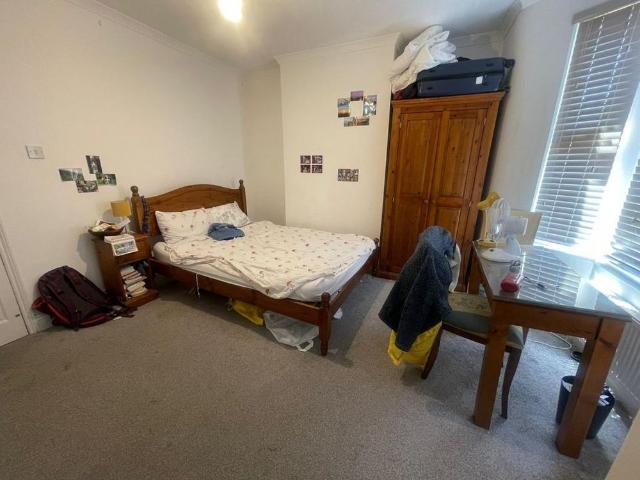 1 bedroom in a house share to rent