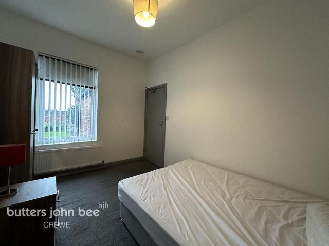 1 bedroom in a house share to rent