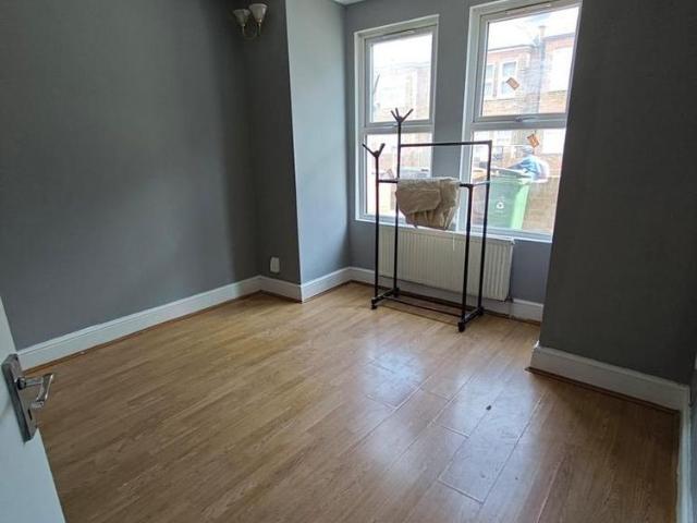1 bedroom in a house share to rent